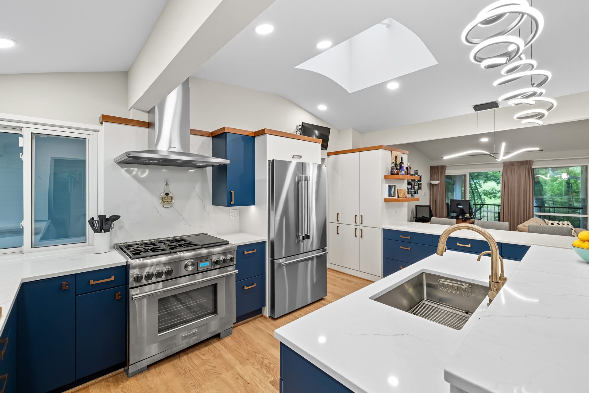 A Bright, Modern Kitchen - Case